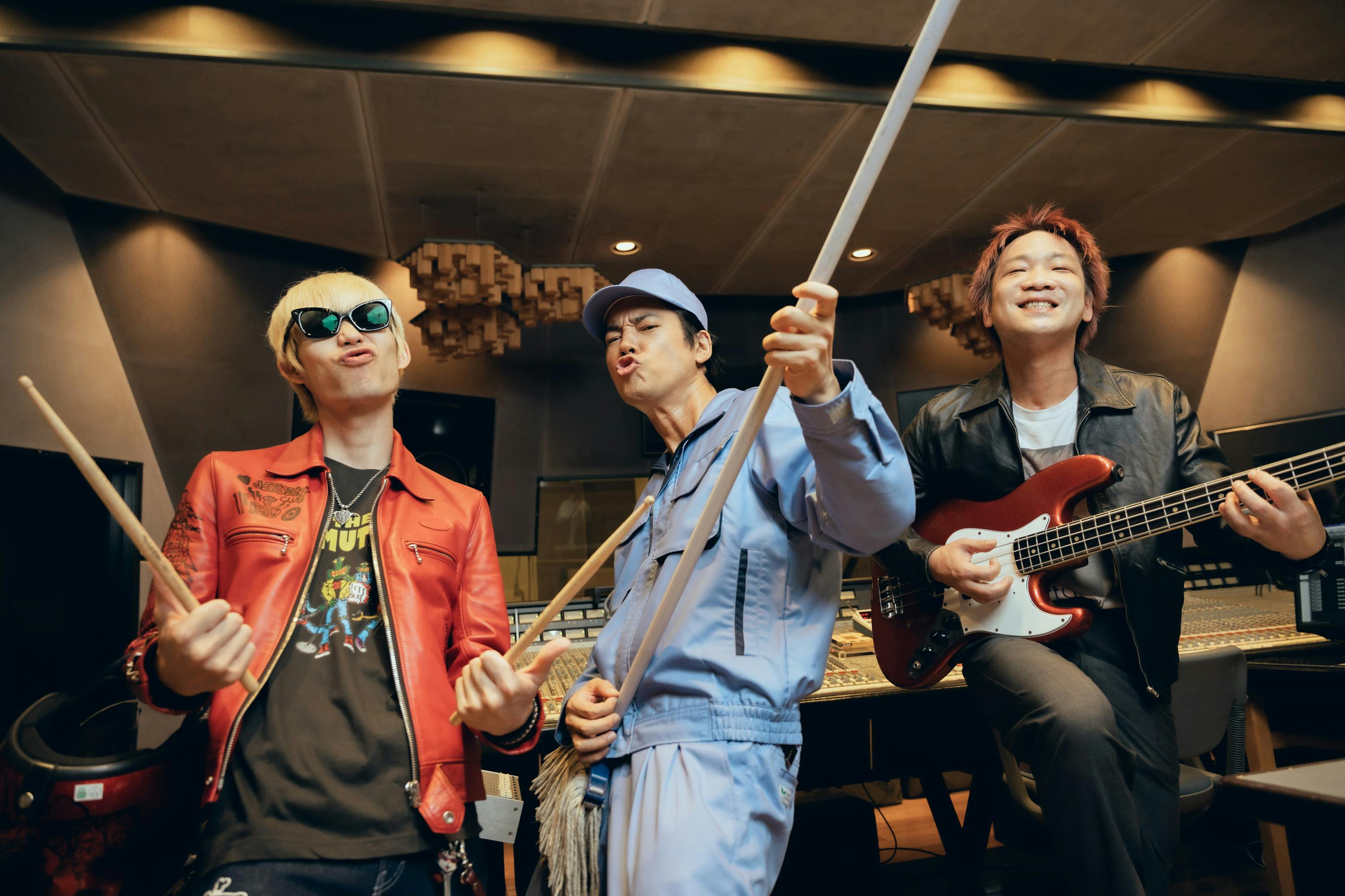 10月28日放送「Qros(キュロス)の女 スクープという名の狂気」第4話にてサプライズゲストが登場！オープニングテーマを歌う go!go!vanillasが本編に出演！さらに主演・桐谷健太と ...